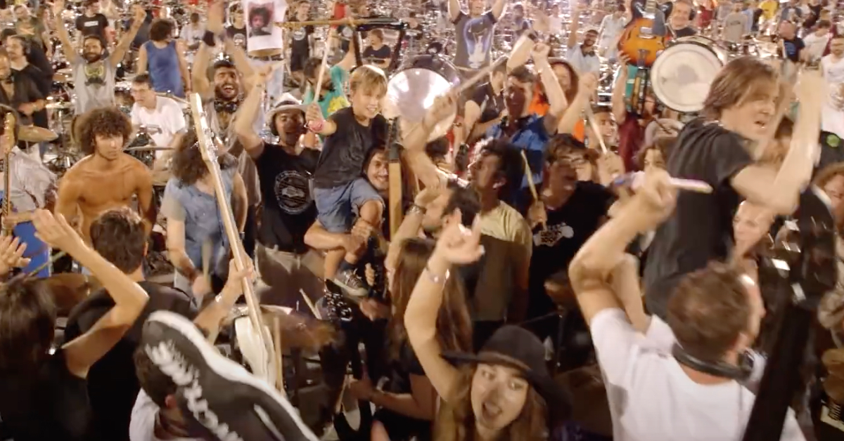 Watch 1000 People Perform Bowie's 'Rebel Rebel' - Best Classic Bands ...